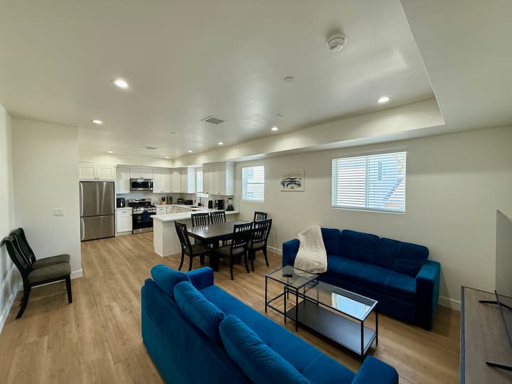Modern 3b/2b W/2car Garage Near Universal Studios - Hollywood, CA