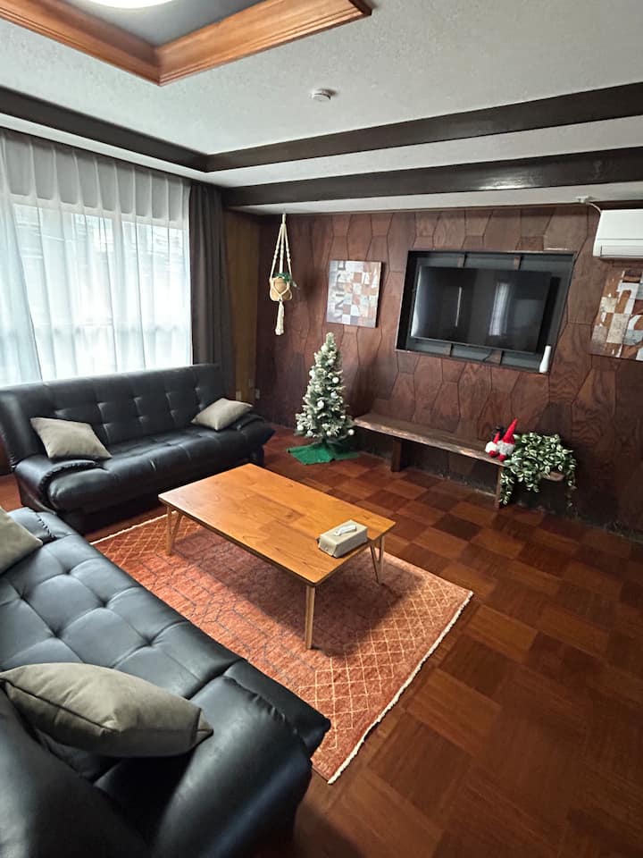 名古屋駅から車で8分・広々135㎡・最大10名・無料駐車場3台可。名古屋で暮らすように泊まる。 - Nagoya