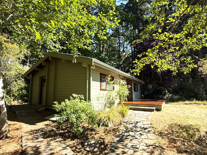 Salt Spring Private Retreat — Near Ruckle Park - Salt Spring Island