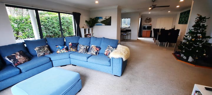 Spacious Family Home In Pyes Pa, Tauranga - Tauranga
