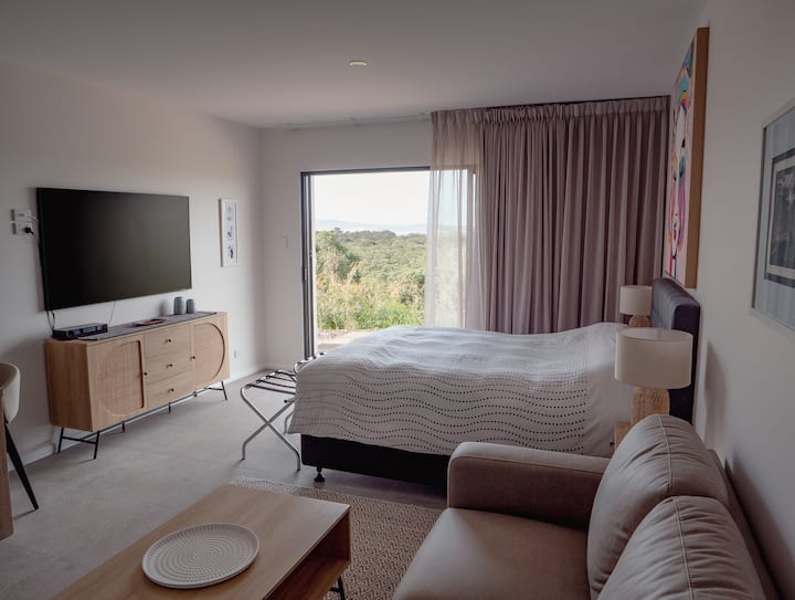 Hideaway On The Hill - South Wing - Albany