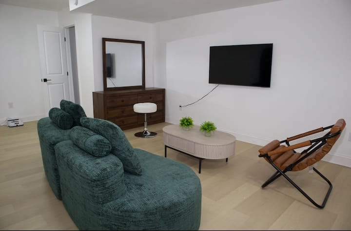 Relaxing Getaway W/ Huge Lounge - Maryland