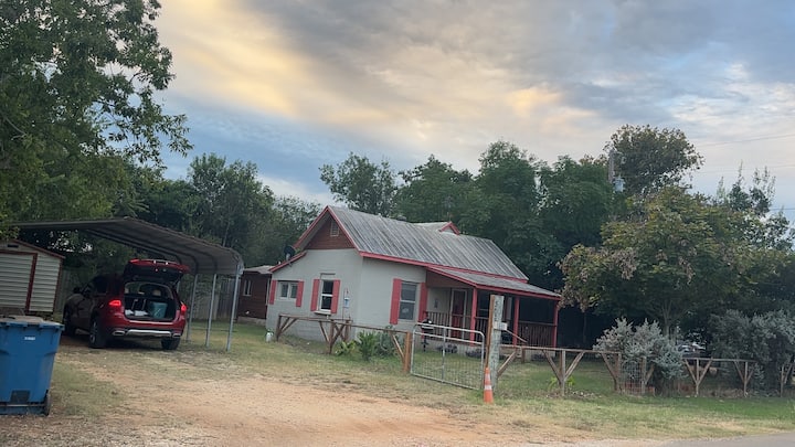 Meide（美德）virtue’s - Bandera, TX