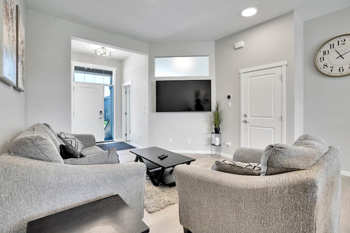 6bdr/8bed/4.5bath/well Equiped-remote Work/games - Calgary