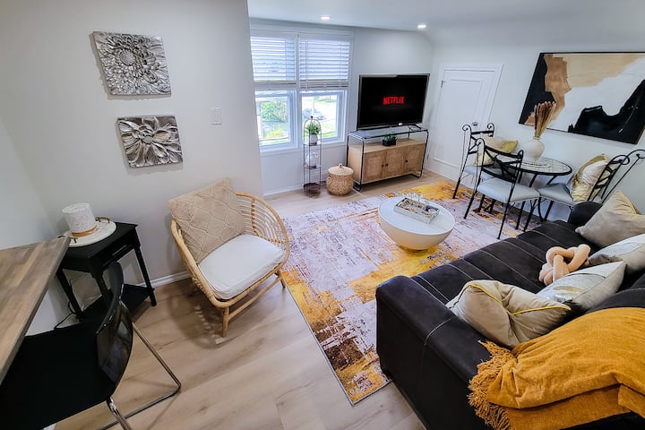 New Chic Niagara Escape W/ Office & Wifi! - Niagara Falls