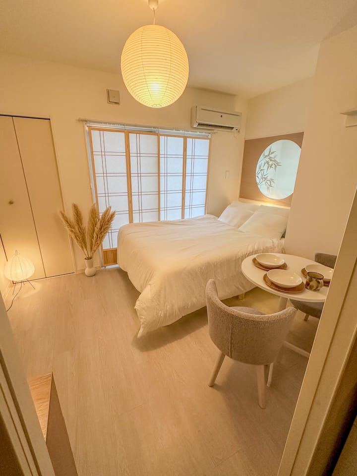 空港直通15分／牧志駅&国際通り徒歩5分／ガス乾燥機・ホームシアター完備／やちむんで沖縄に触れる旅 - 那霸市