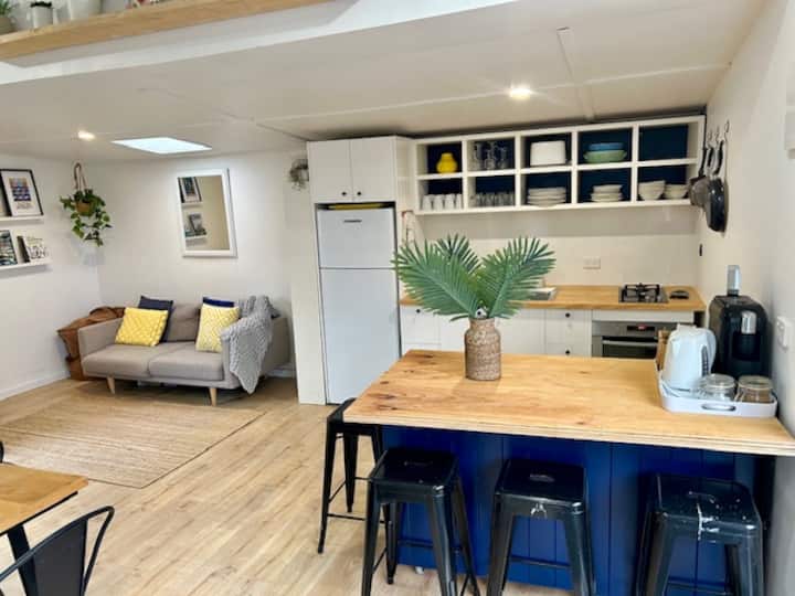 Sunny, Modern 2 Bedroom Cottage - 400m From Beach! - Dromana