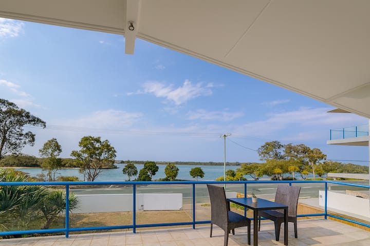 Riverfront Home Away From Home - Sunshine Coast