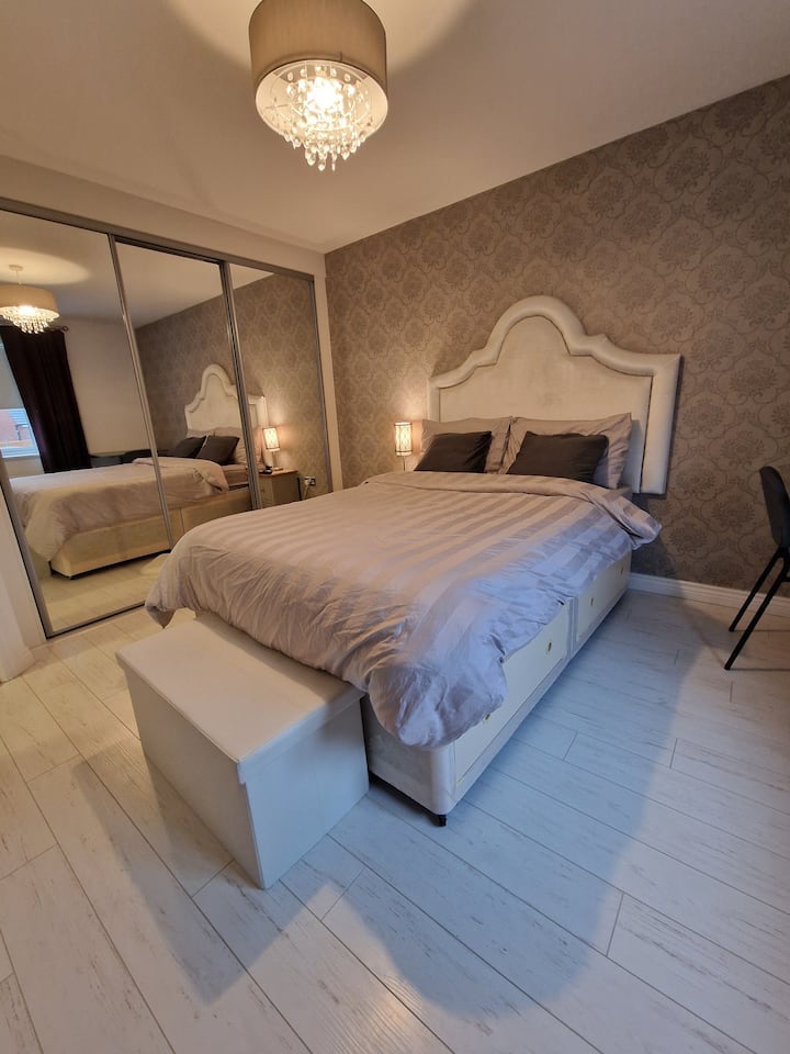 Room Number 2 With Ensuite - Corby