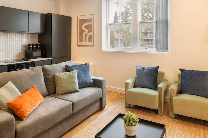 Modern 3 Beds, 2 Bath, Sleeps 10 With Free Parking - Liverpool