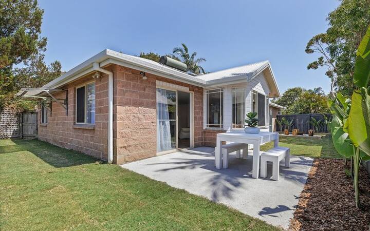10 Min Walk To Beach + Cafés | Quiet, Private Area - Byron Bay
