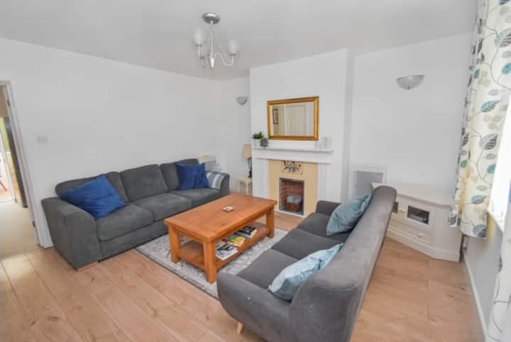 Home In Okehampton
5 Mins From Dartmoor - Okehampton