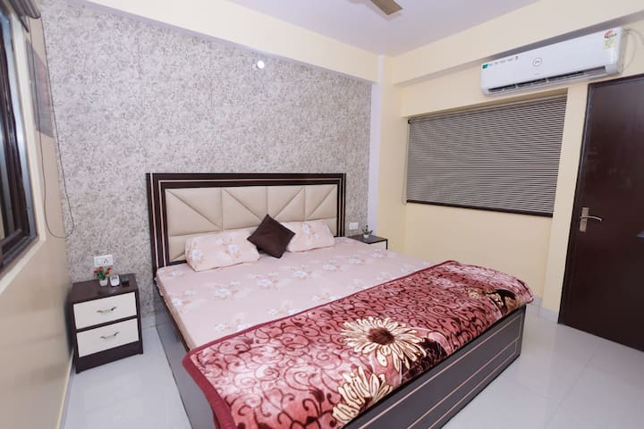 Vaikunt Heaven Stay @ Prem Mandir - Vrindavan