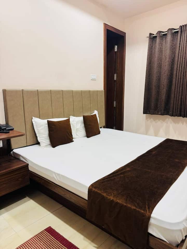 Vimoksha Residence I 9 Rooms I Kashi Vishwanath - 바라나시