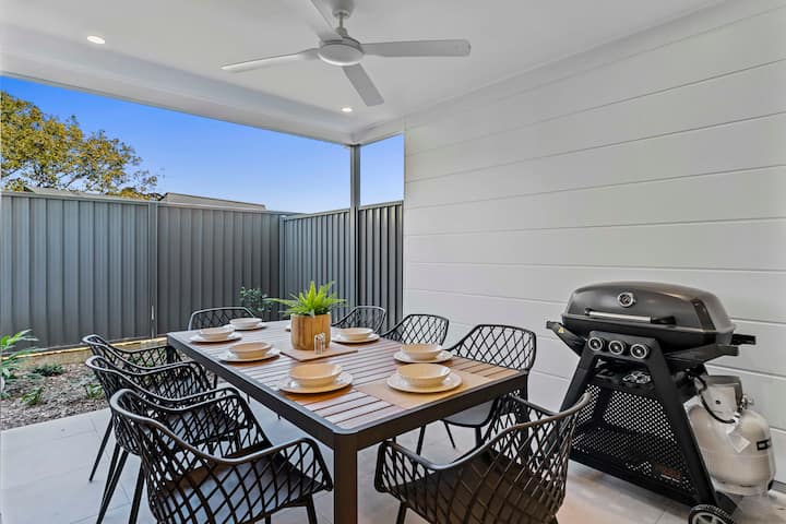 Albany Creek Retreat - 4br Brand New Family Haven - Brisbane