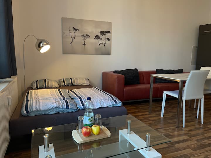 Modernes Loft Mit Balkon Und Schlafsofa - Magdeburg