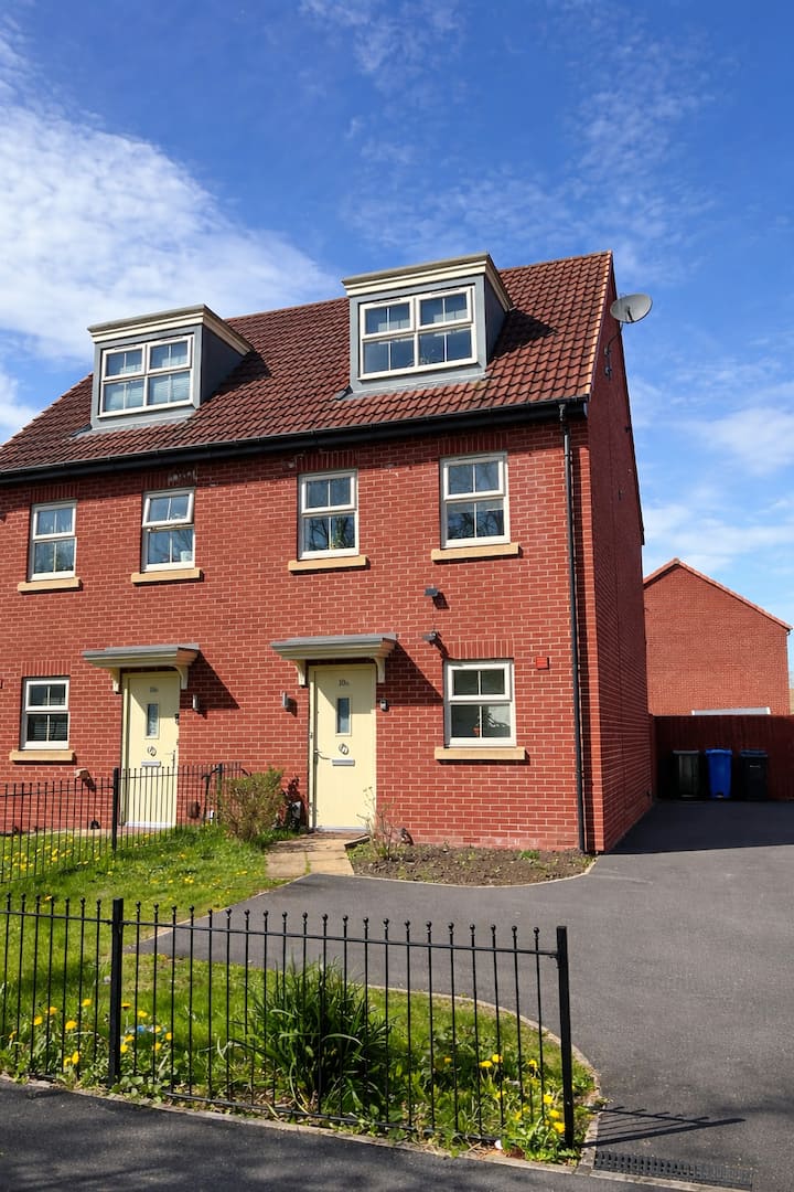 4 Bed Beautiful Home Near Town Centre/free Parking - Derby