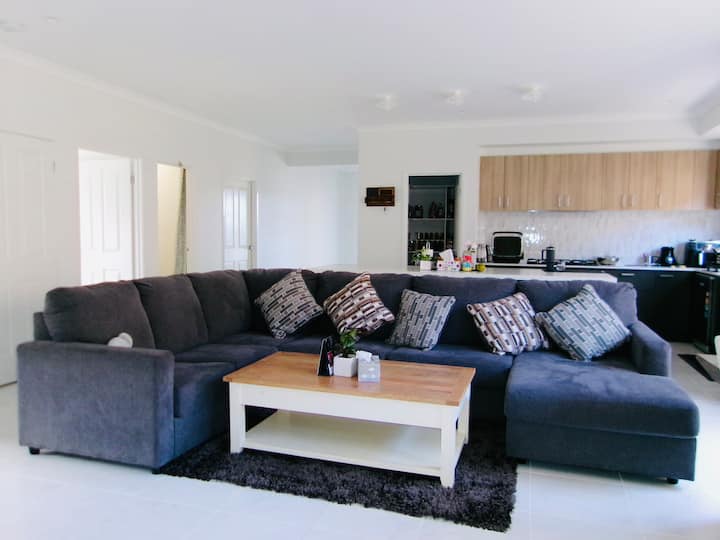 Warm Welcome, Cozy Comforts - Werribee