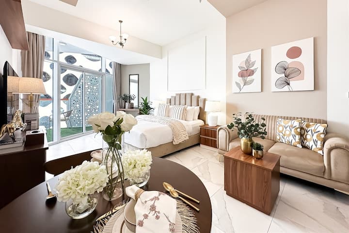 First Class | Studio | Burj Khalifa & Canal View - United Arab Emirates