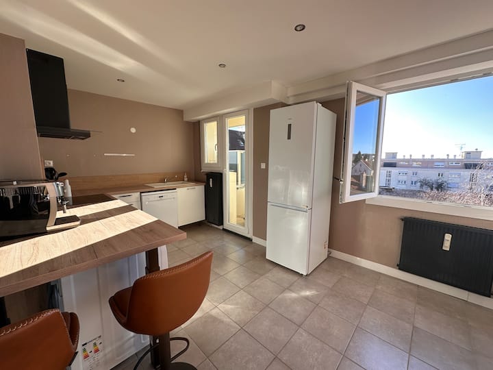 Appartement Lumineux Avec Balcon Climatisation - Luxeuil-les-Bains