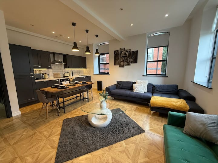 Sleek / Modern 2 Bed 2 Bath City Centre Apartment - Leeds