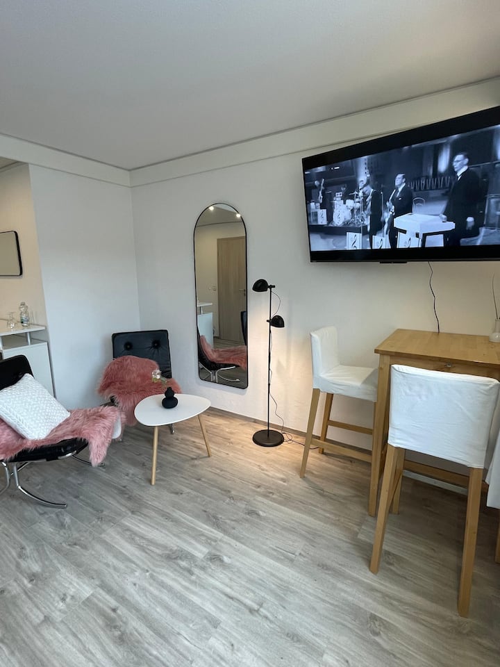 Doppelzimmer Mit Ps5 & Whirlpool-badewanne - Mosbach