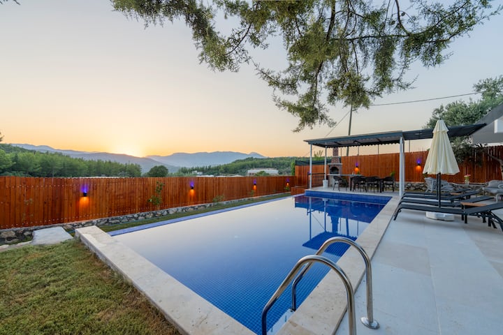 Villa Baha Garden 
Kaş ÇAvdır Da Kirallık Villa - Aklar