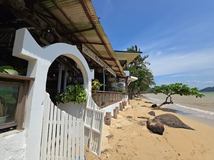 Islandfront El Nido - Beach And Garden B&b Rooms - El Nido