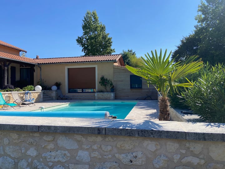 Le Gîte De Cheyrat - Château de Neuvic