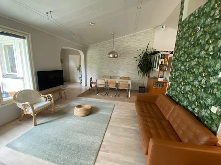 Iso Omakotitalo 2,5 Km Päässä Lahden Keskustasta - Lahti