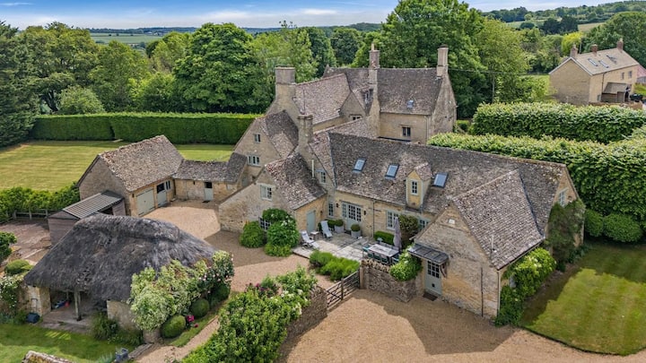 Finstock Manor

Entire Home In The Cotswolds - Witney