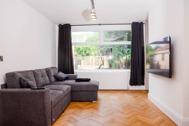 The Langdale - Where Comfort Meets Convenience - Manchester Airport (MAN)