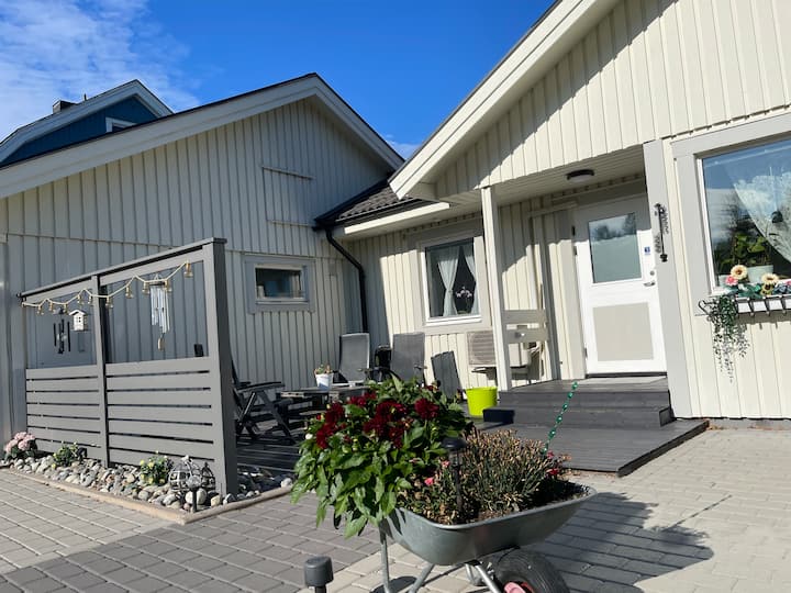 Elegant Villa Med Egen Trädgård - Härnösand