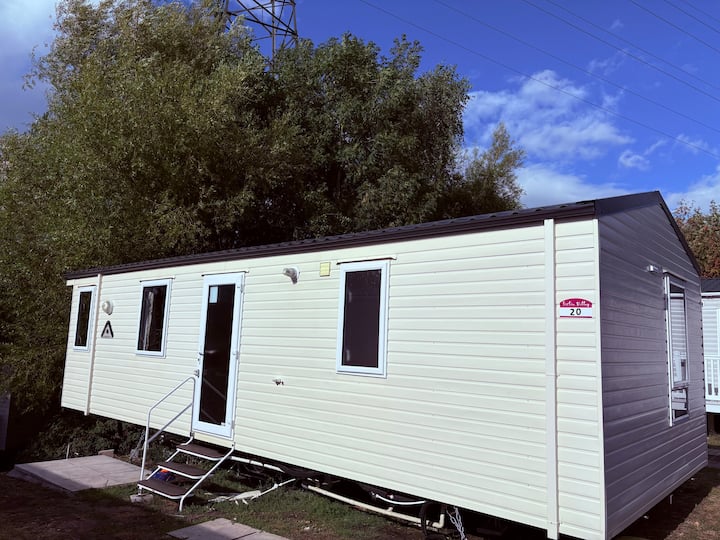 Rockley Park 2 Bed Home - Poole