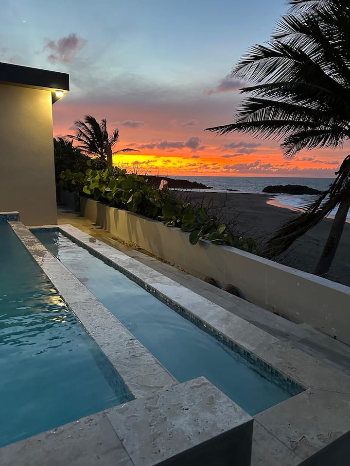 Luxury Oceanfront Villa Retreat For Couples - Barceloneta