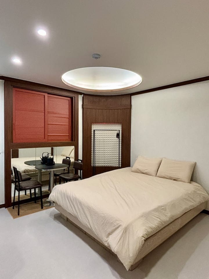 대구칠곡머니스테이2호점202호  -프리미엄룸 최대5인 -넷플리스-무료주차/맛집천국/공기좋음 - Daegu