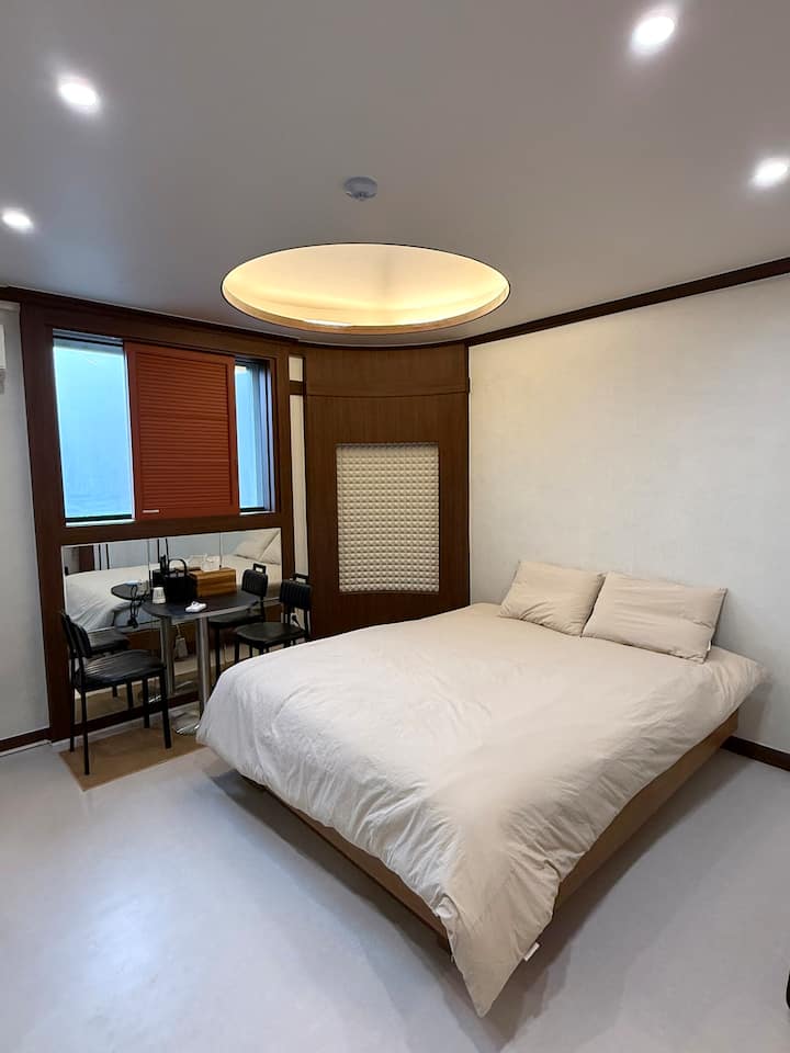 대구칠곡머니스테이2호점302호  -프리미엄룸 최대5인 -넷플리스-무료주차/맛집천국/공기좋음 - Daegu