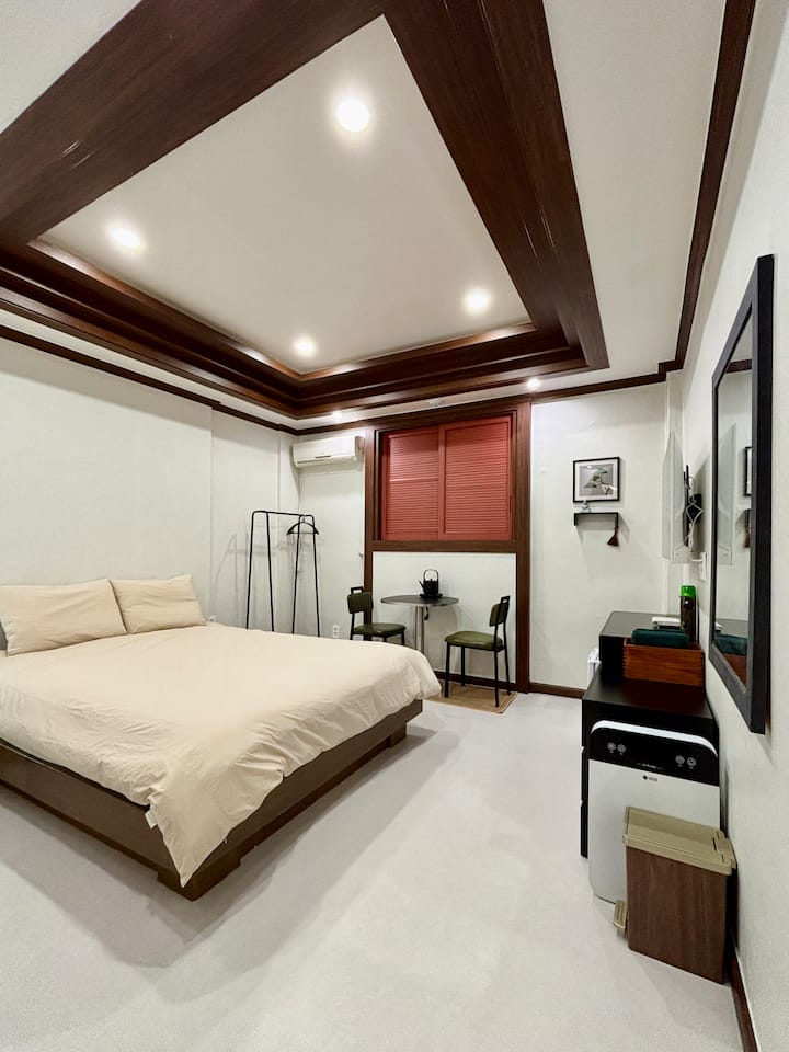 대구칠곡머니스테이2호점303호  -프리미엄룸 최대5인 -넷플리스-무료주차/맛집천국/공기좋음 - Daegu