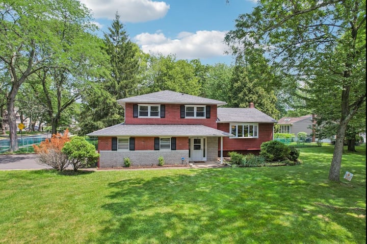 Private 4br/2.5b Single Family In North Edison Nj - Edison, NJ