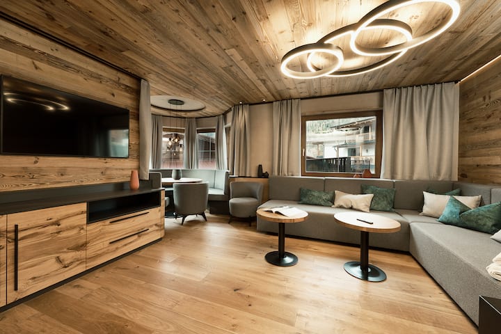 Luxuriöse Ferienwohnung Mit Kamin & Balkon - Niederthai