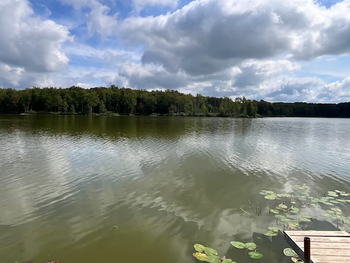 Weathered Wood Cottage For Two.
Weekend Get-a-way! - Topeka, IN