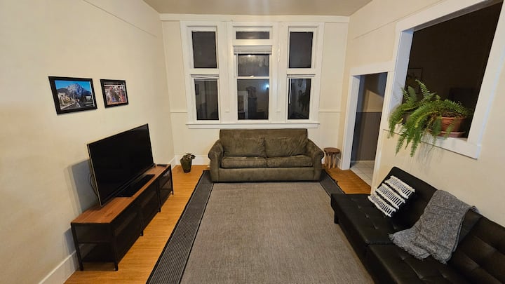 Urban Getaway Near Saddledome & City Events - Calgary