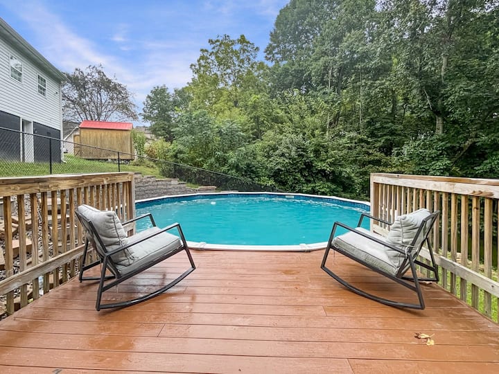 Pet Friendly Fenced Yard Pool King Beds Sleeps 10 - Beckley, WV