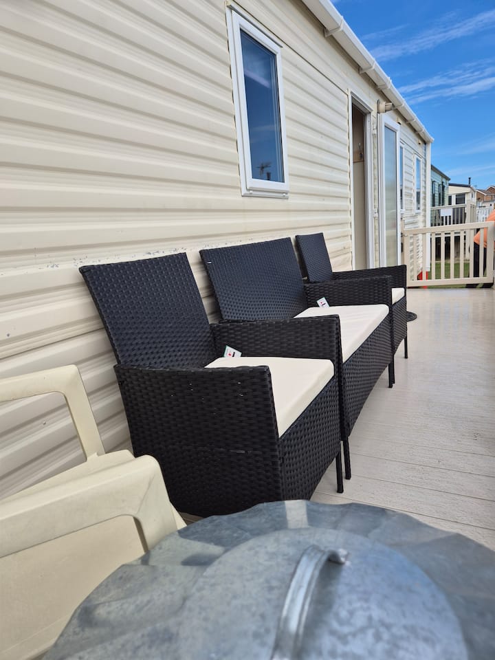 3 Bed 8 Berth Caravan, Gch
 Close To The Beach - Ingoldmells