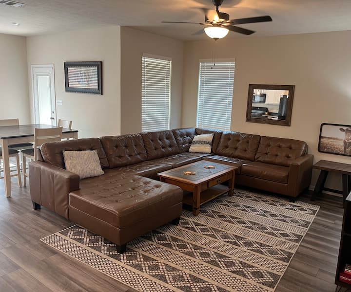 Quiet Aggieland Getaway-next To Santa’s Wonderland - College Station, TX