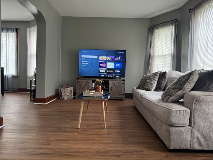 Beautiful Mke Home: 10 Min To Downtown & Airport - Milwaukee