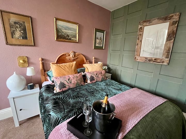 The Artist’s Residence (2bed Apt, Walk To Beach) - Scarborough