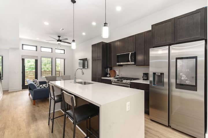 Amazing New Home Near Henry Ford Hospital - Detroit