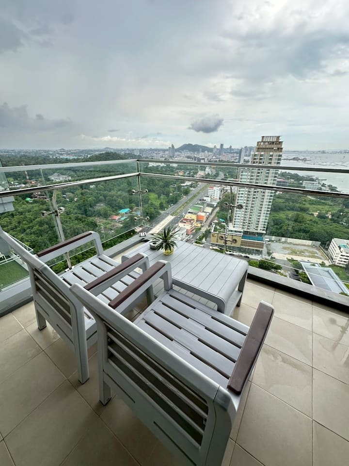 Sea View Oasis At The Zea - Si Racha