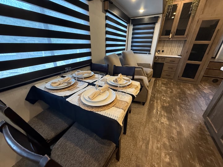 Salty Breeze Camper Near The River - Daytona Beach, FL